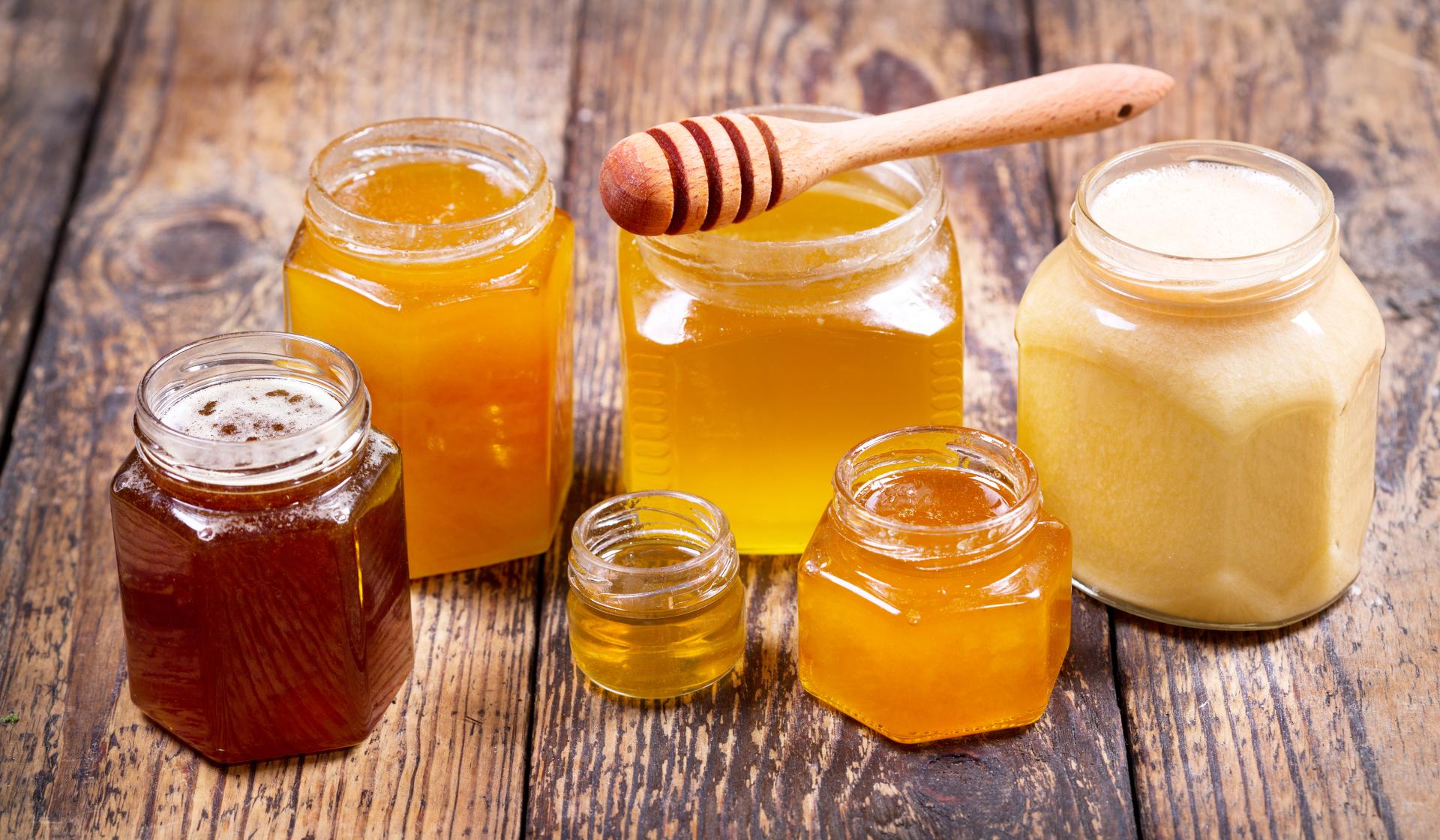 Vloeibaar goud of goedkoop goedje: wordt honing aangelengd met ...