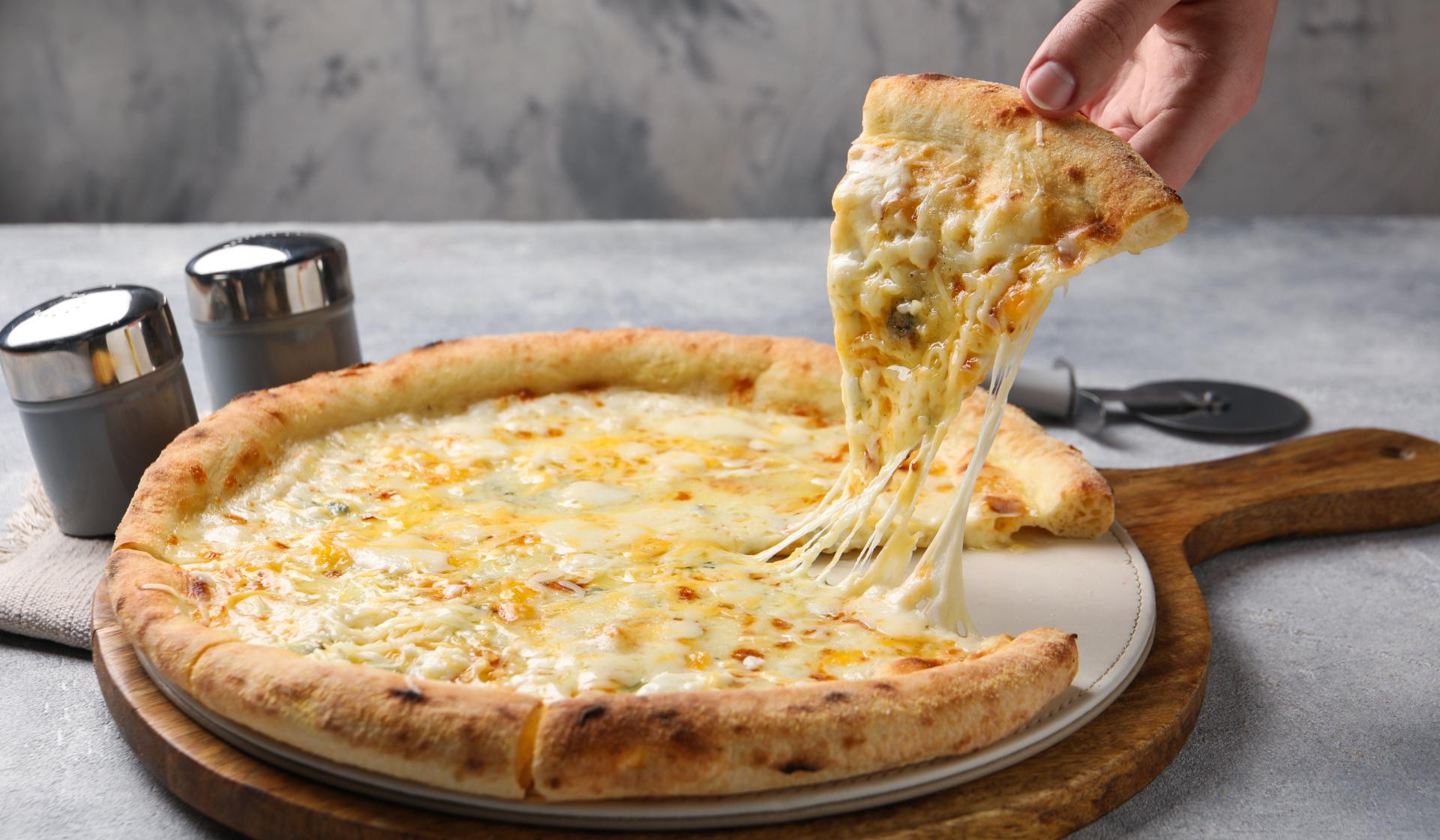 Welke kazen horen er eigenlijk op een pizza quattro formaggi te zitten ...