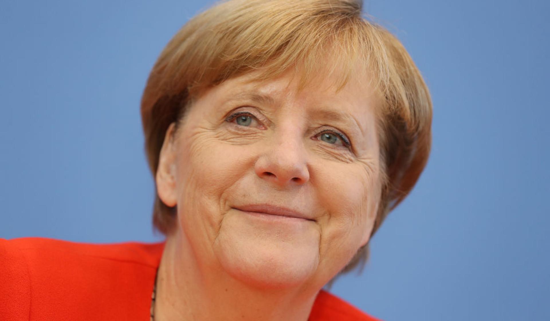 Waarom Merkel zichzelf geen feminist noemt (en dat heel goed voor haar ...