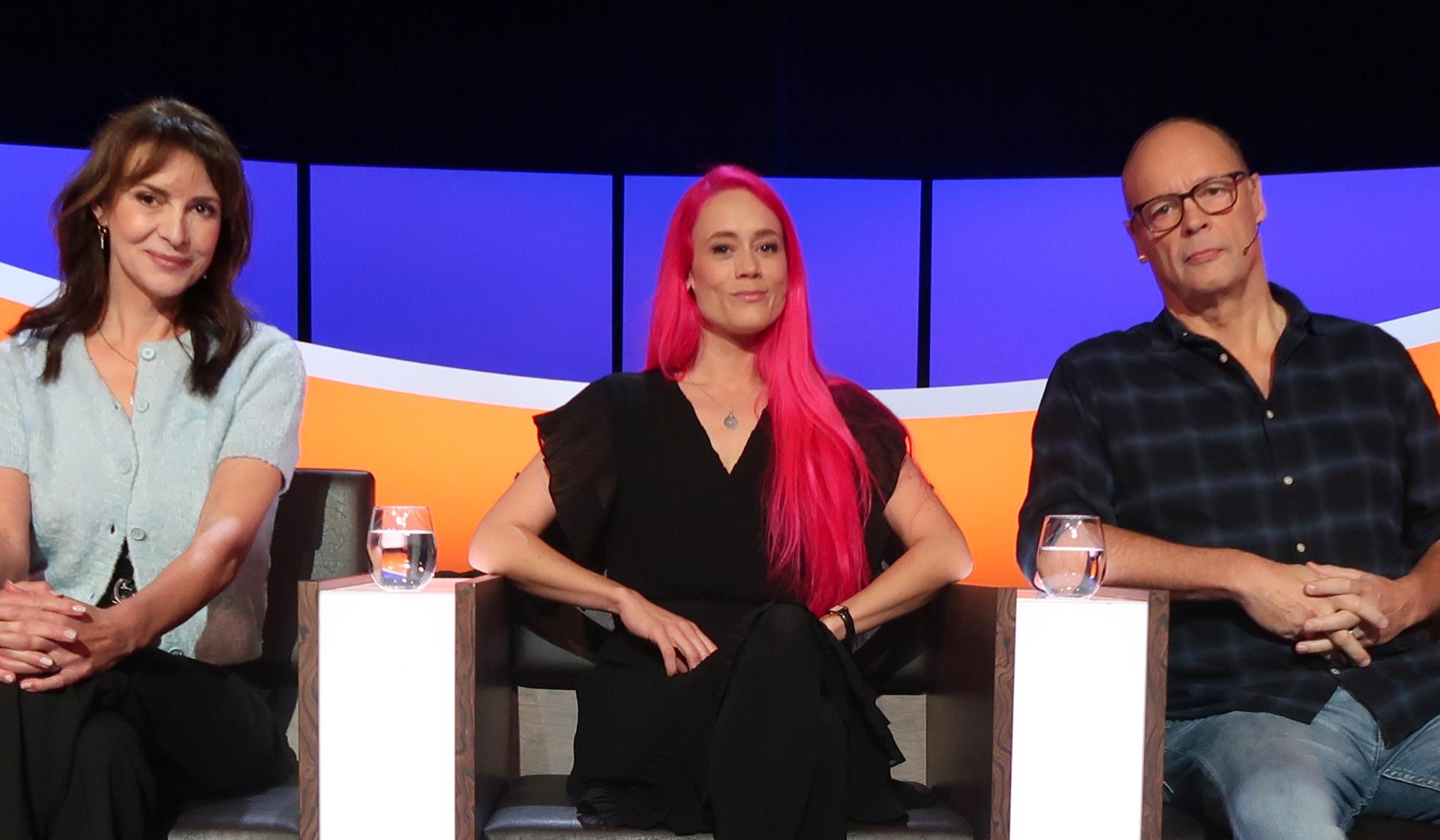 Miss Universe Nederland in de studio in de vierde aflevering van De ...