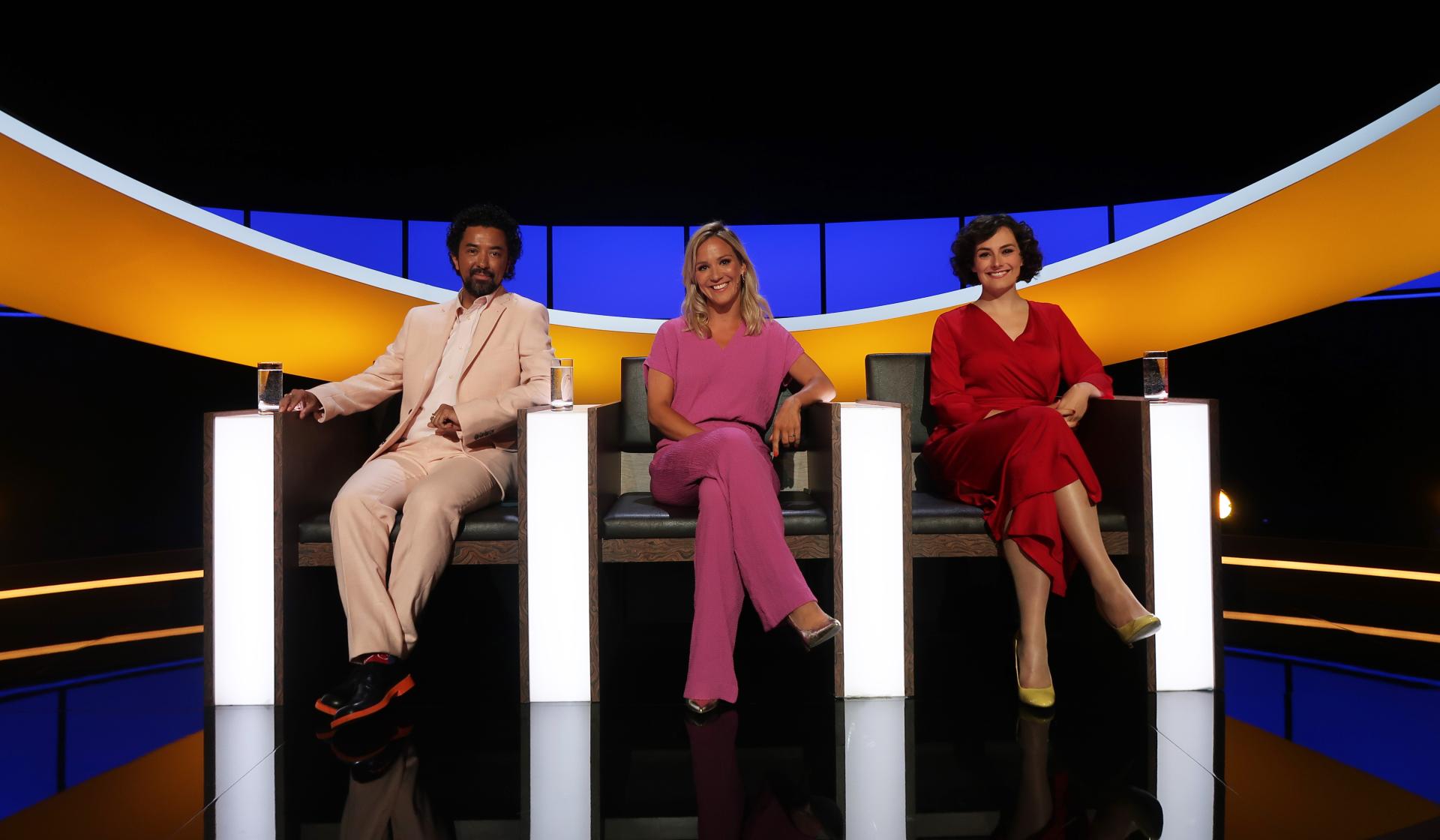 Onthullingen in de studio tijdens de achtste aflevering van De slimste ...