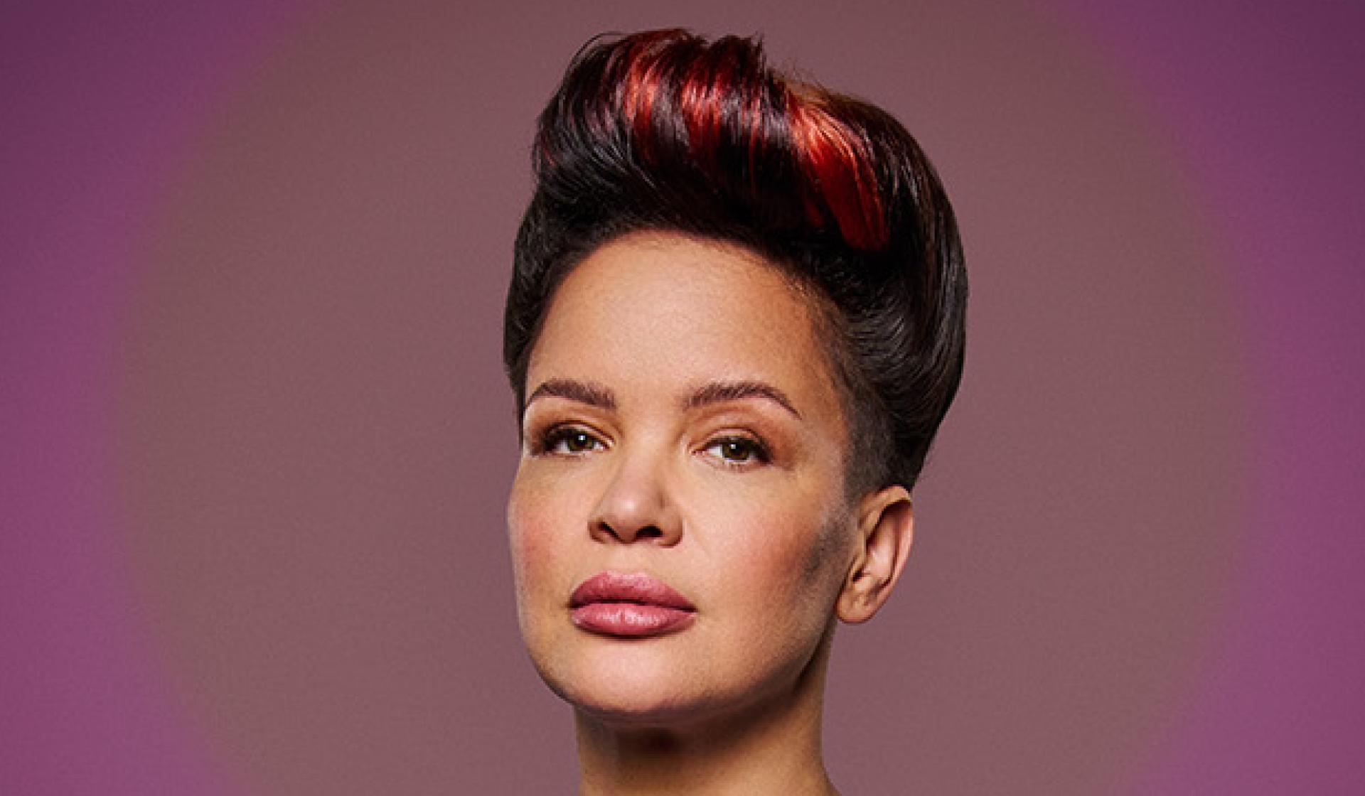 Profiel: Eva Simons, zangeres en Maria in The Passion 2025 | KRO-NCRV