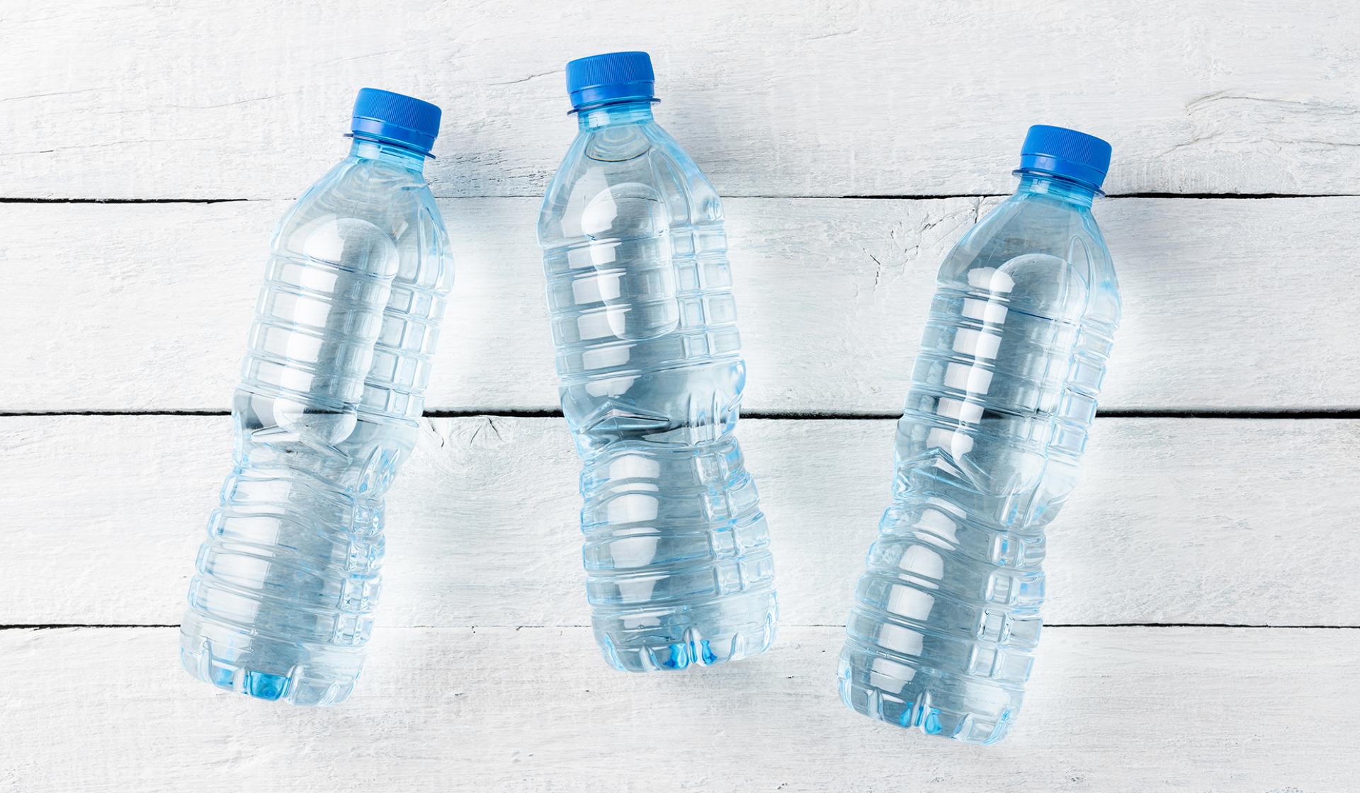 Kan water in een gesloten flesje bederven? | KRO-NCRV