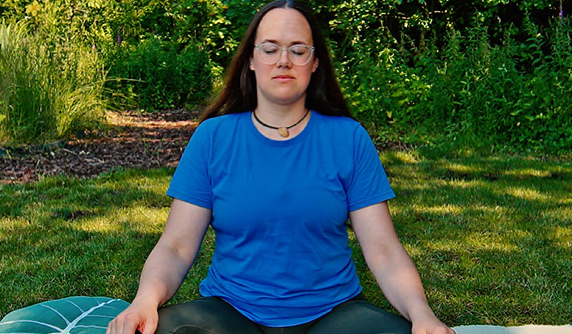 Zentijd yogadocent Roos: 'Je bent precies goed zoals je bent' | KRO-NCRV