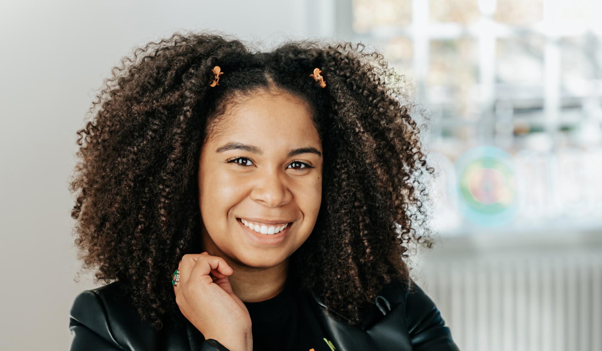 Shaniqua Schoop heeft een grote liefde voor jeugdprogramma’s: ‘Daar is ...