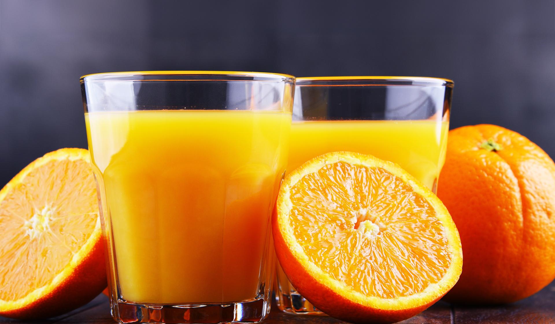 Bevat versgeperst sinaasappelsap meer vitamine C dan houdbaar sap ...