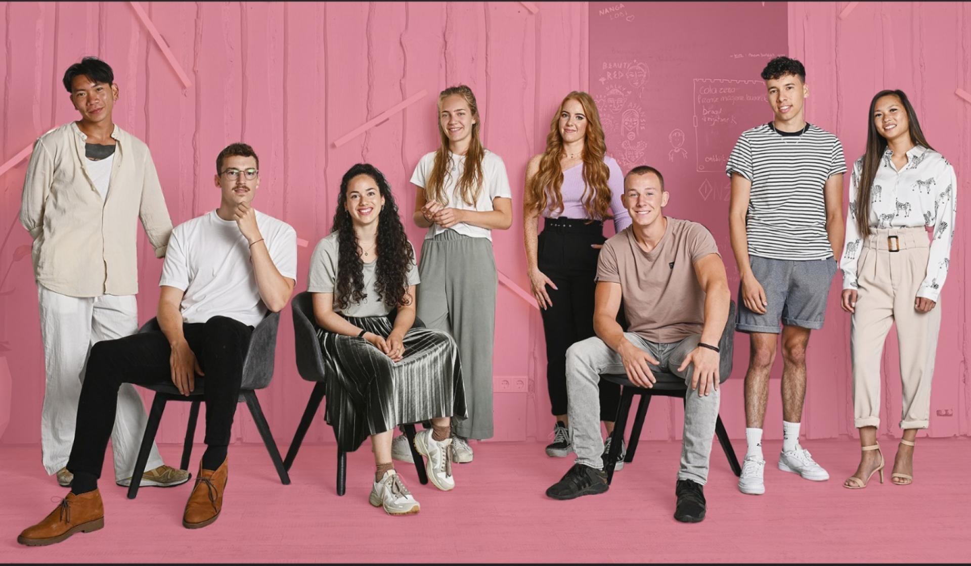 Een confronterende spiegel in realityserie 'In Real Life' | KRO-NCRV