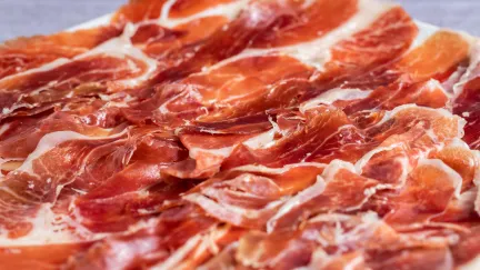 Parmaham, Serranoham en andere rauwe hammen: wat is het verschil? | KRO ...