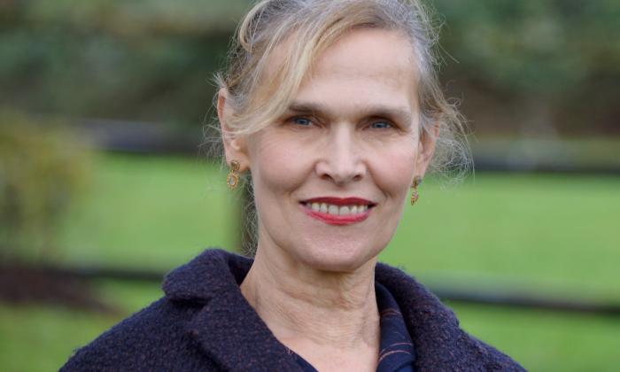 Bettine Vriesekoop leert zich over te geven aan het leven | KRO-NCRV