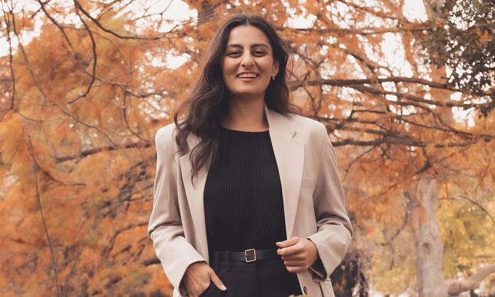 Mahsa verloor haar broer, nu helpt ze andere jongeren met ...