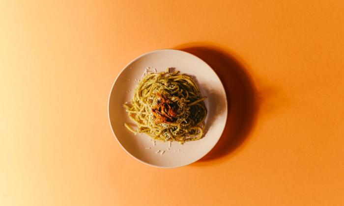Steel de show met deze wortelloof pesto spaghetti | KRO-NCRV