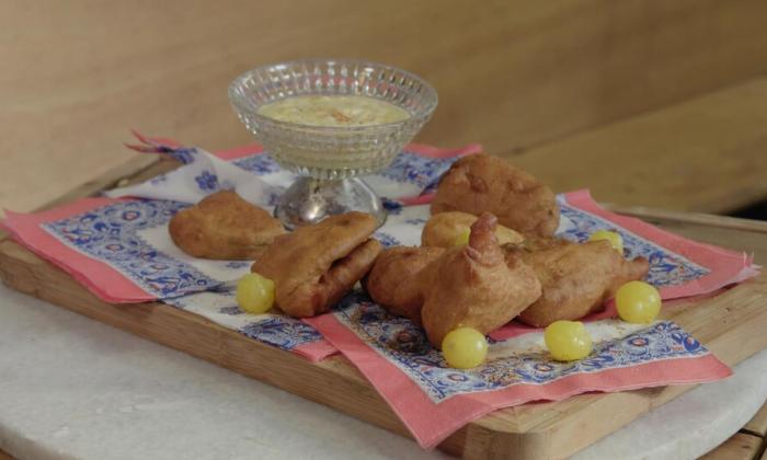 Rosah maakt een heerlijk gerecht bij het Amsterdamse tafelzuur van Bianca | KRO-NCRV