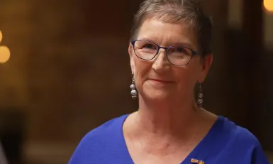 Wie is Vajèn van den Bosch, die de rol van Maria Magdalena speelt in ...